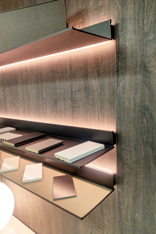 Perfilería – Entrepaño con Iluminación LED – TOIN